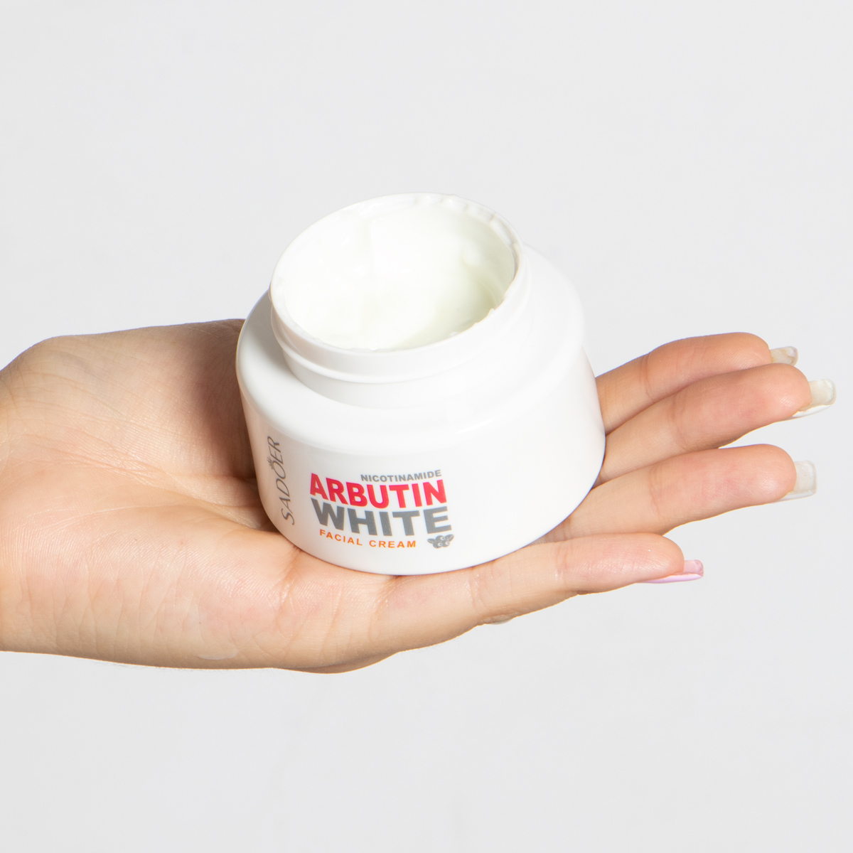 Crema aclarante con arbutina y nicotinamida SADOER – Mabilyt